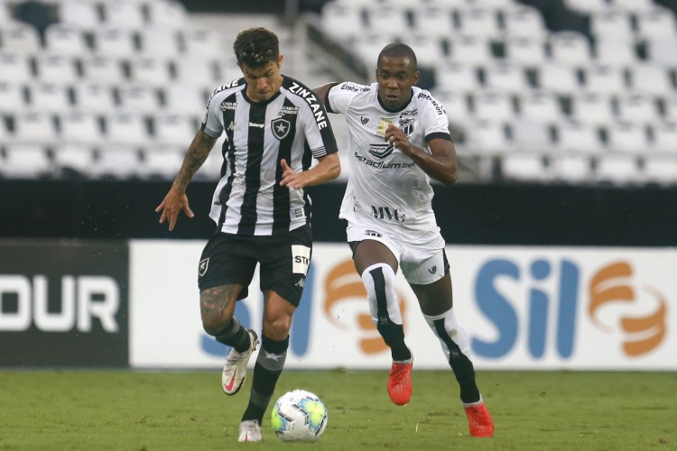 Em jogo agitado com golaço e duas expulsões, Ceará empata com o ... Em jogo agitado com golaço e duas expulsões, Ceará empata com o ...