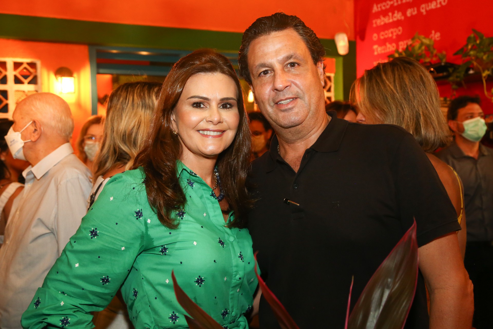 Sem o livro, mas com cerveja... | Clóvis Holanda | OPOVO+