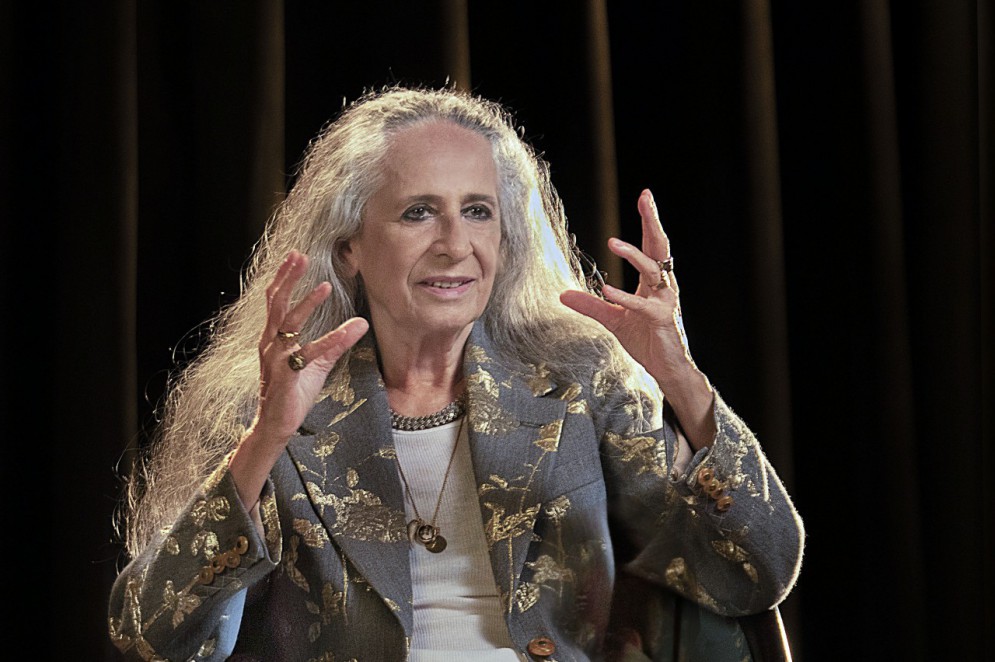 Maria Bethânia reflete sobre si mesma em novo documentário nos cinemas ...