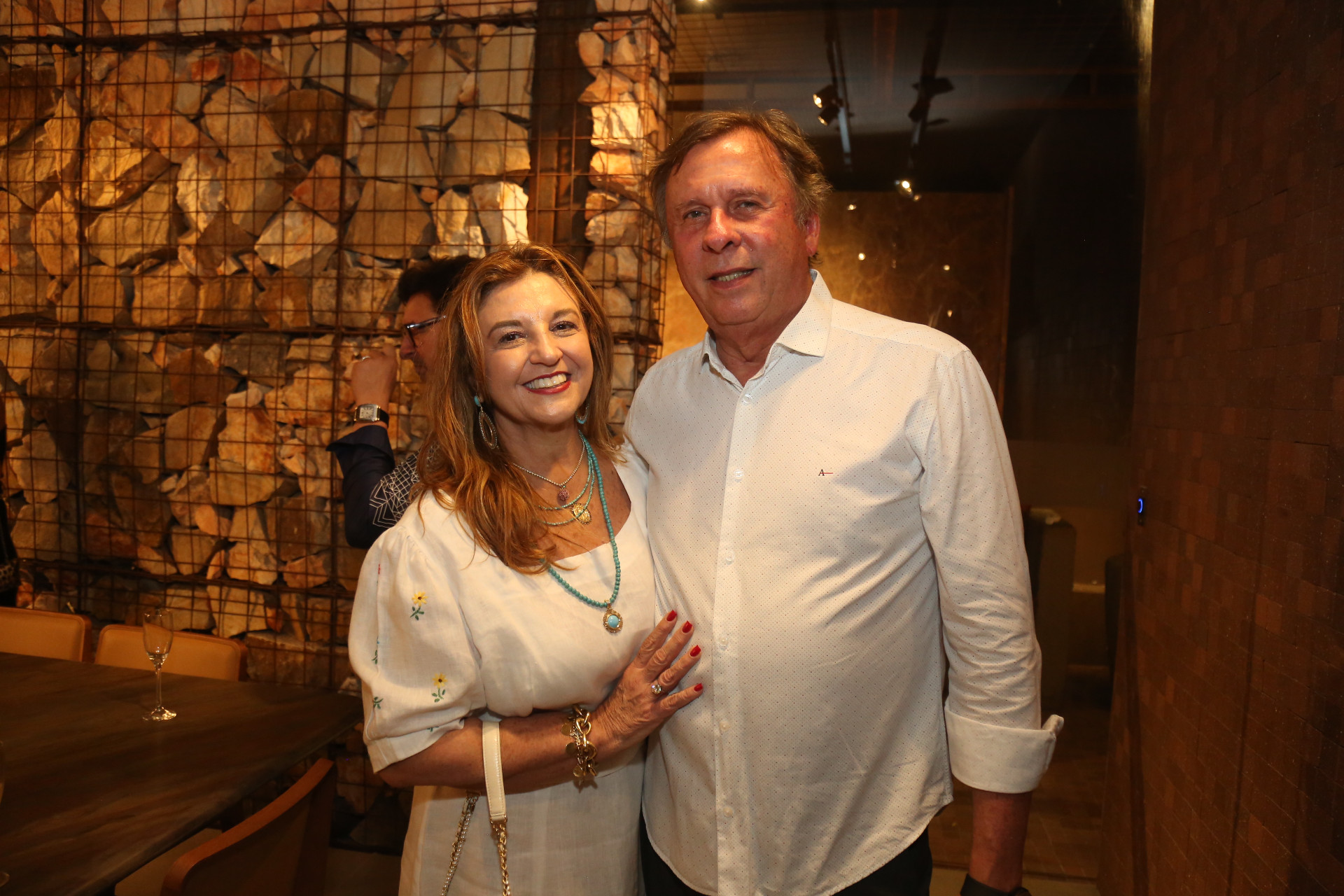 Enquanto aguardamos o toque das trombetas... | Clóvis Holanda | OPOVO+