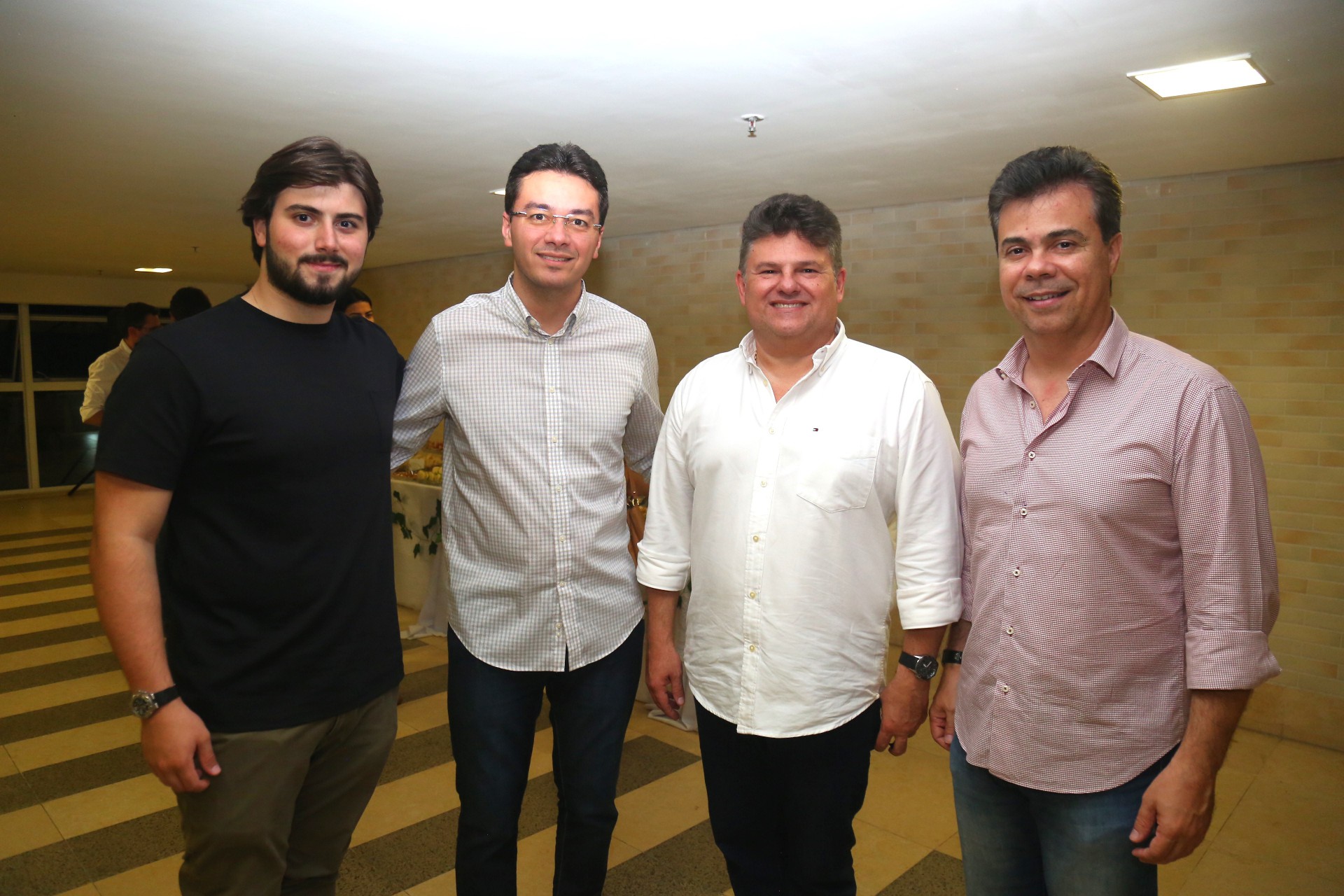 Dia 12, e as cartas seguem lindamente ridículas... | Clóvis Holanda ...