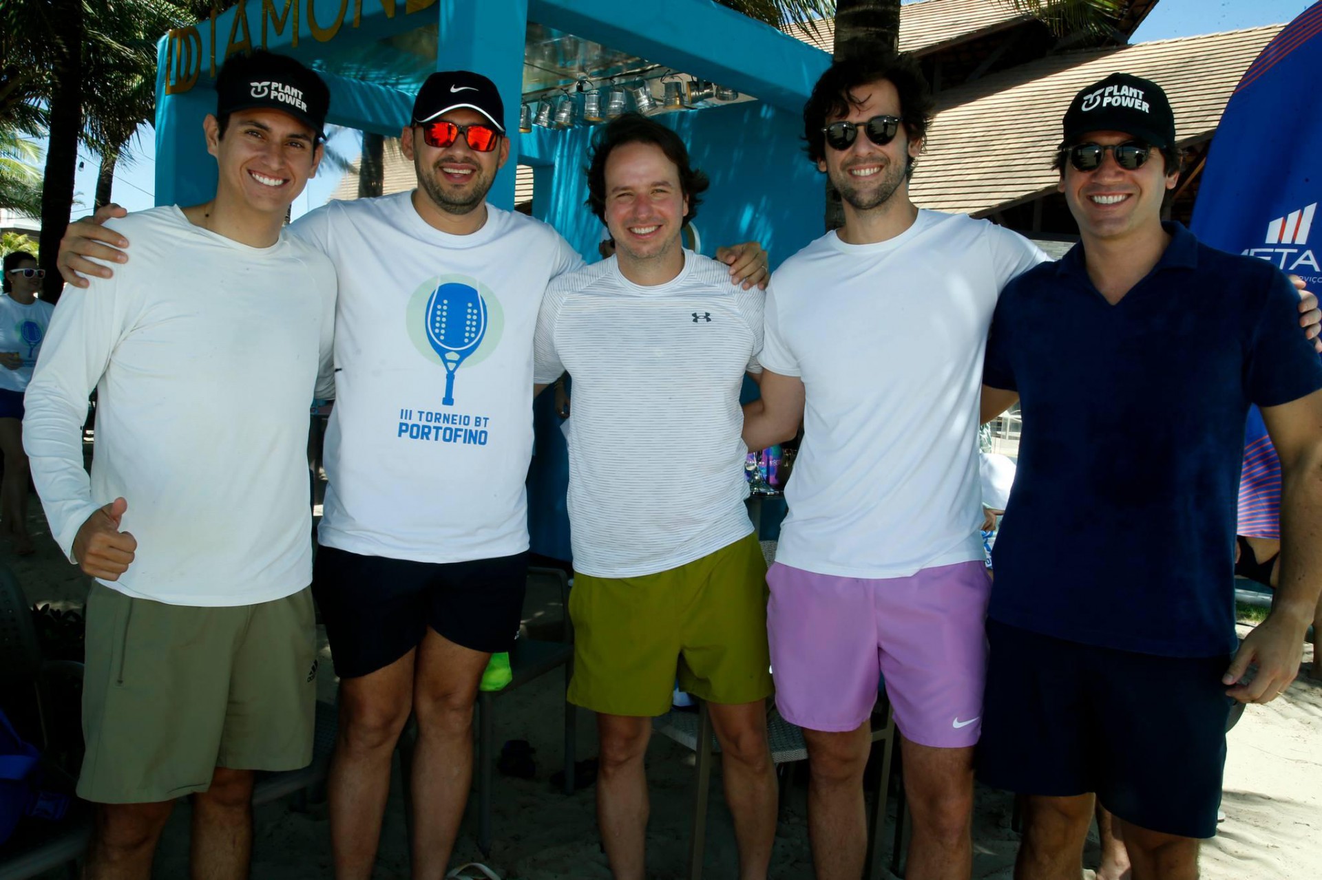 No picadeiro do circo Brasil, só tem palhaços e contorcionistas ...