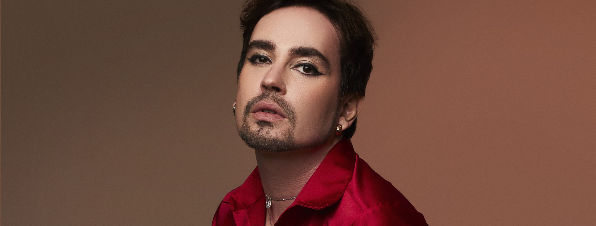 Johnny Hooker celebra 20 anos de carreira e lança single nostálgico ...