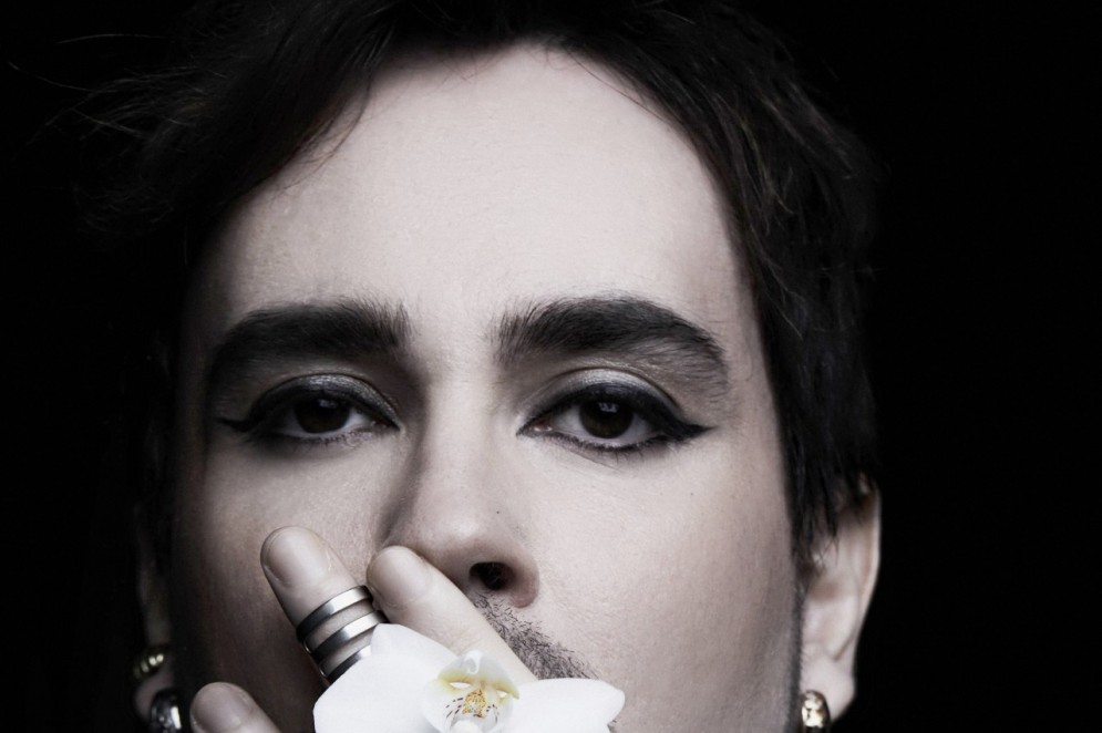 Johnny Hooker comemora 20 anos de carreira com novo single; confira ...