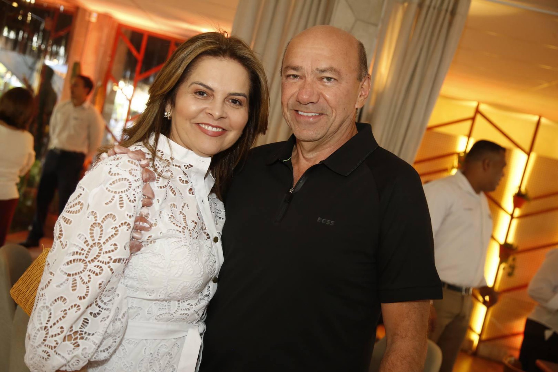 Alegria e afeto em noite rosa | Clóvis Holanda | OPOVO+